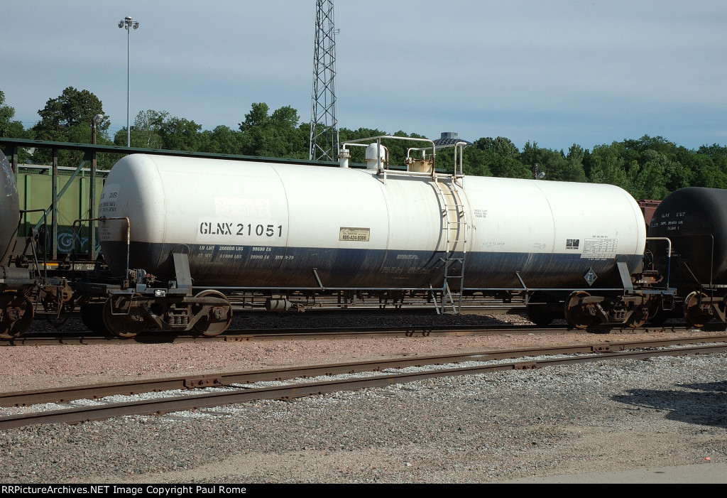 GLNX 21051, on the BNSF at Gibson Yard